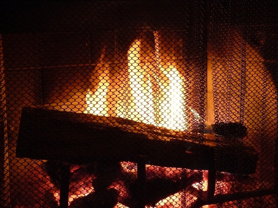 How to Maximize the Heating Power of Your Wood-Burning Fireplace ...